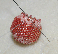 How Do I Cover a Bead with Peyote Stitch? | Interweave