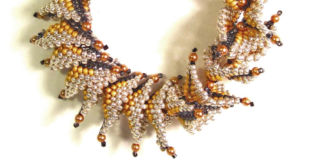 How to Bead a Triangular Peyote Stitch Rope | Interweave